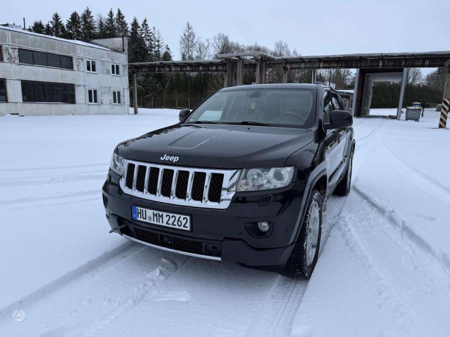 Black Jeep Grand Cherokee 2012 in Kupiskis, with an engine capacity of 2.99 L and mileage of 254 thousand km for 4850 €, photo 8 on AUTOMOTO.COM.LV