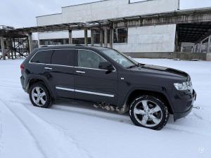 Black Jeep Grand Cherokee 2012 in Kupiskis, with an engine capacity of 2.99 L and mileage of 254 thousand km for 4850 €, photo 9 on AUTOMOTO.COM.LV