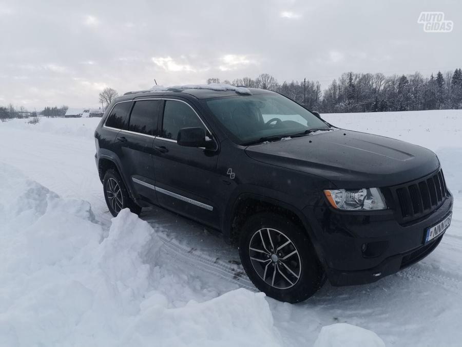 Black Jeep Grand Cherokee 2012 in Plunge, with an engine capacity of 5.70 L and mileage of 215 thousand km for 8500 €, photo 2 on AUTOMOTO.COM.LV