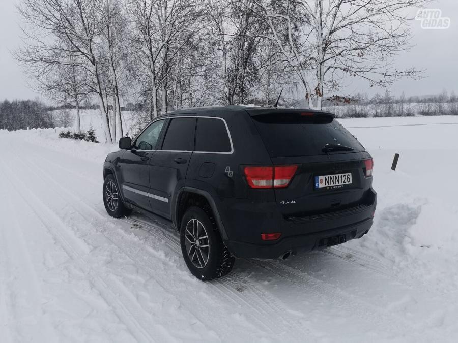 Black Jeep Grand Cherokee 2012 in Plunge, with an engine capacity of 5.70 L and mileage of 215 thousand km for 8500 €, photo 4 on AUTOMOTO.COM.LV