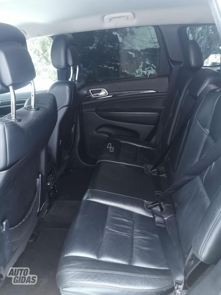 Black Jeep Grand Cherokee 2012 in Plunge, with an engine capacity of 5.70 L and mileage of 215 thousand km for 8500 €, photo 10 on AUTOMOTO.COM.LV