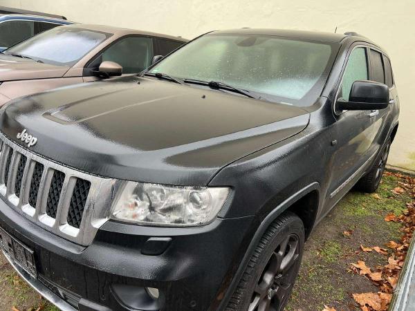 Black Jeep Grand Cherokee 2012 in Marijampole, with an engine capacity of 2.99 L and mileage of 250 thousand km for 4900 €, photo 1 on AUTOMOTO.COM.LV