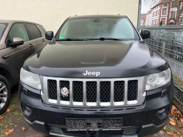 Black Jeep Grand Cherokee 2012 in Marijampole, with an engine capacity of 2.99 L and mileage of 250 thousand km for 4900 €, photo 2 on AUTOMOTO.COM.LV
