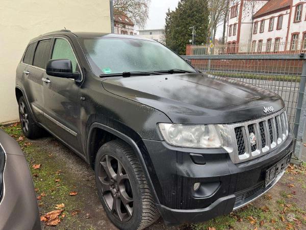 Black Jeep Grand Cherokee 2012 in Marijampole, with an engine capacity of 2.99 L and mileage of 250 thousand km for 4900 €, photo 3 on AUTOMOTO.COM.LV