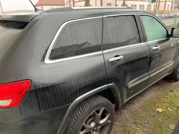 Black Jeep Grand Cherokee 2012 in Marijampole, with an engine capacity of 2.99 L and mileage of 250 thousand km for 4900 €, photo 4 on AUTOMOTO.COM.LV