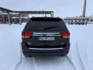 Black Jeep Grand Cherokee 2012 in Kupiskis, with an engine capacity of 2.99 L and mileage of 254 thousand km for 4400 €, photo 7 on AUTOMOTO.COM.LV