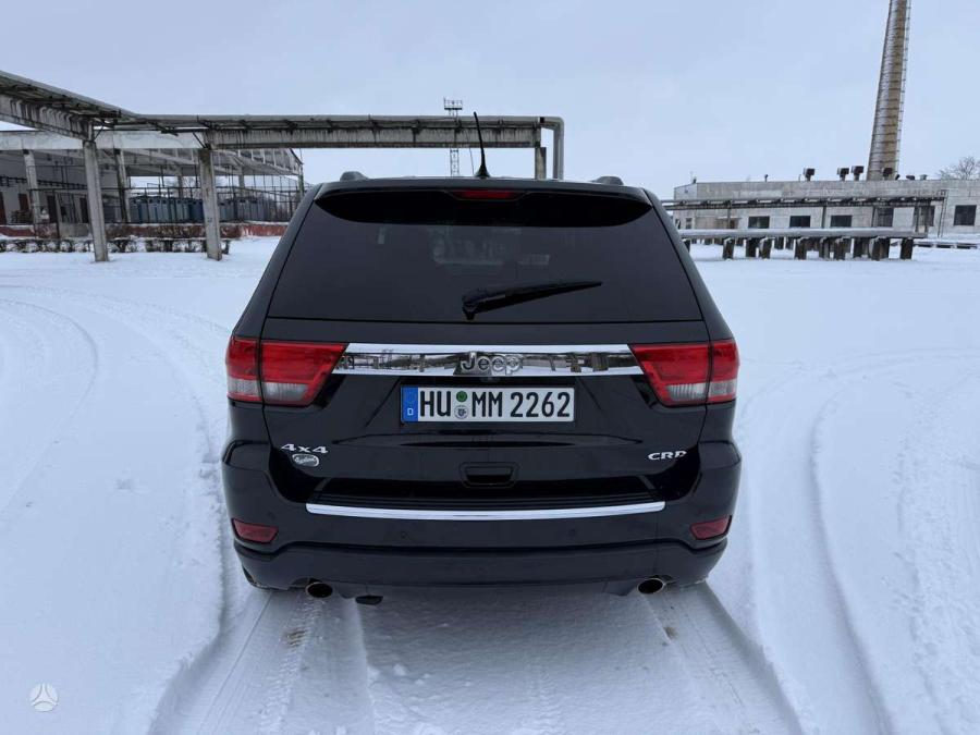 Black Jeep Grand Cherokee 2012 in Kupiskis, with an engine capacity of 2.99 L and mileage of 254 thousand km for 4400 €, photo 7 on AUTOMOTO.COM.LV