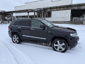 Black Jeep Grand Cherokee 2012 in Kupiskis, with an engine capacity of 2.99 L and mileage of 254 thousand km for 4400 €, photo 12 on AUTOMOTO.COM.LV
