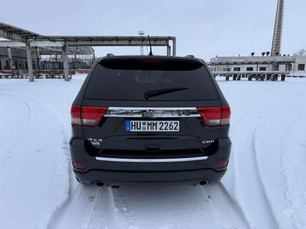 Black Jeep Grand Cherokee 2012 in Kupiskis, with an engine capacity of 2.99 L and mileage of 254 thousand km for 4400 €, photo 10 on AUTOMOTO.COM.LV