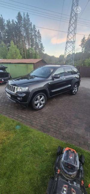 Black Jeep Grand Cherokee 2012 in Vilnius, with an engine capacity of 2.99 L and mileage of 250 thousand km for 8000 €, photo 3 on AUTOMOTO.COM.LV
