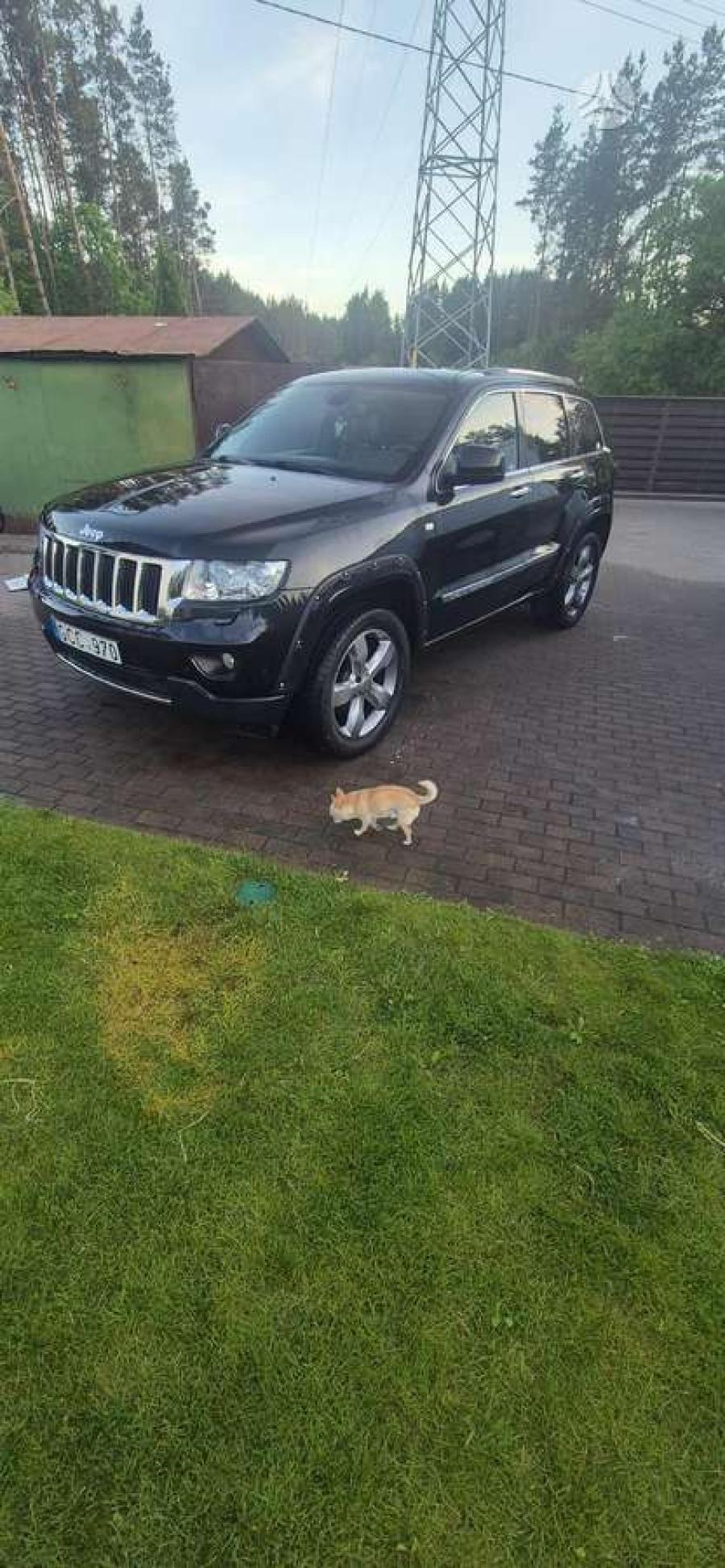 Black Jeep Grand Cherokee 2012 in Vilnius, with an engine capacity of 2.99 L and mileage of 250 thousand km for 8000 €, photo 6 on AUTOMOTO.COM.LV