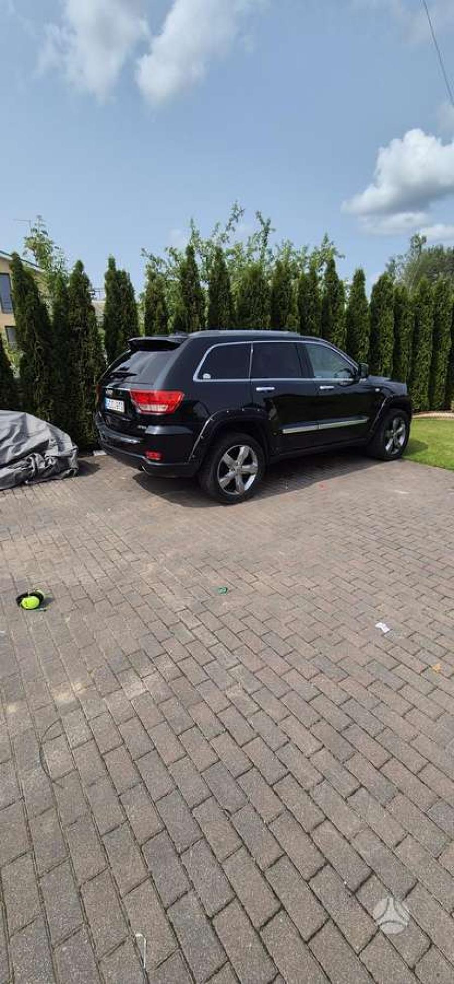 Black Jeep Grand Cherokee 2012 in Vilnius, with an engine capacity of 2.99 L and mileage of 250 thousand km for 8000 €, photo 7 on AUTOMOTO.COM.LV