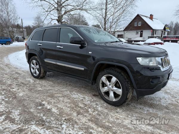 Melns Jeep Grand Cherokee 2012 Veru, ar dzinēja tilpumu 3.00 L un nobraukumu 0 tūkst. km par 7900 €, foto 2 vietnē AUTOMOTO.COM.LV
