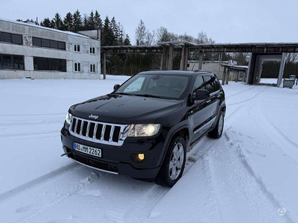 Black Jeep Grand Cherokee 2012 in Kupiskis, with an engine capacity of 2.99 L and mileage of 254 thousand km for 3950 €, photo 9 on AUTOMOTO.COM.LV