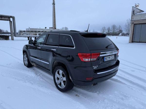 Black Jeep Grand Cherokee 2012 in Kupiskis, with an engine capacity of 2.99 L and mileage of 254 thousand km for 3950 €, photo 11 on AUTOMOTO.COM.LV