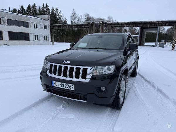 Black Jeep Grand Cherokee 2012 in Kupiskis, with an engine capacity of 2.99 L and mileage of 254 thousand km for 3950 €, photo 12 on AUTOMOTO.COM.LV