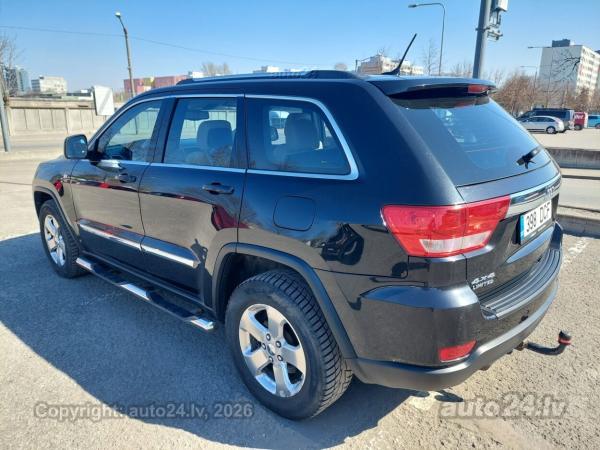 Black Jeep Grand Cherokee 2012 in Tallinn, with an engine capacity of 3.00 L and mileage of 425 thousand km for 7999 €, photo 3 on AUTOMOTO.COM.LV