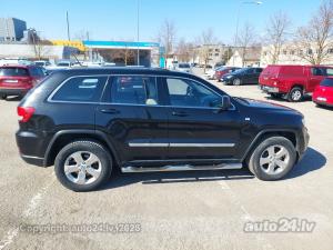Black Jeep Grand Cherokee 2012 in Tallinn, with an engine capacity of 3.00 L and mileage of 425 thousand km for 7999 €, photo 5 on AUTOMOTO.COM.LV
