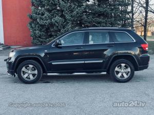 Melns Jeep Grand Cherokee 2012 Tallina, ar dzinēja tilpumu 3.00 L un nobraukumu 399 tūkst. km par 6650 €, foto 3 vietnē AUTOMOTO.COM.LV