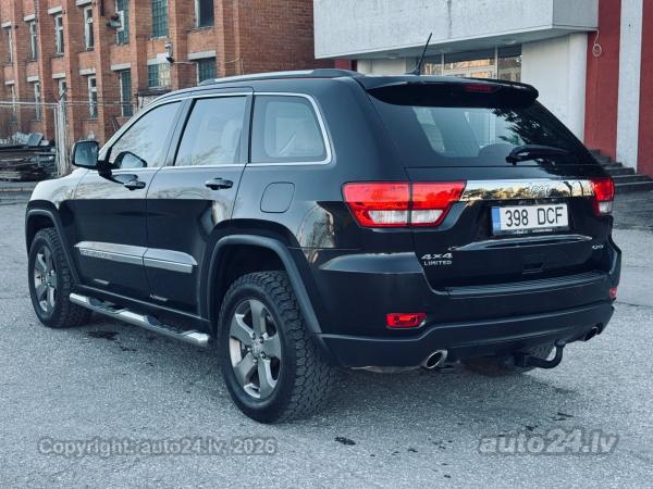 Melns Jeep Grand Cherokee 2012 Tallina, ar dzinēja tilpumu 3.00 L un nobraukumu 399 tūkst. km par 6650 €, foto 3 vietnē AUTOMOTO.COM.LV