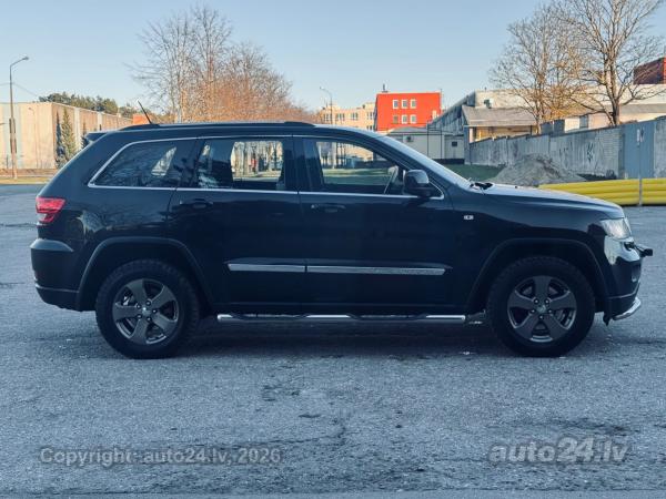 Melns Jeep Grand Cherokee 2012 Tallina, ar dzinēja tilpumu 3.00 L un nobraukumu 399 tūkst. km par 6650 €, foto 5 vietnē AUTOMOTO.COM.LV
