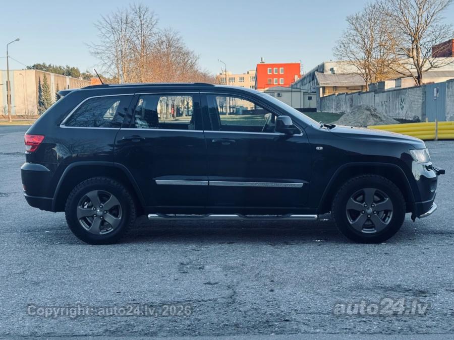 Melns Jeep Grand Cherokee 2012 Tallina, ar dzinēja tilpumu 3.00 L un nobraukumu 399 tūkst. km par 6650 €, foto 6 vietnē AUTOMOTO.COM.LV