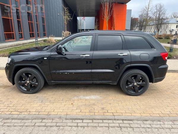 Black Jeep Grand Cherokee 2012 in Riga, with an engine capacity of 3.00 L and mileage of 177 thousand km for 10999 €, photo 2 on AUTOMOTO.COM.LV