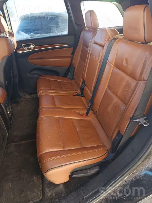 Black Jeep Grand Cherokee 2012 in Liepaja, with an engine capacity of 3.00 L and mileage of 400 thousand km for 5950 €, photo 6 on AUTOMOTO.COM.LV