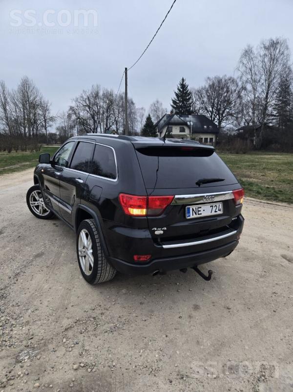 Melns Jeep Grand Cherokee 2012 Rīga, ar dzinēja tilpumu 3.00 L un nobraukumu 318 tūkst. km par 9500 €, foto 2 vietnē AUTOMOTO.COM.LV