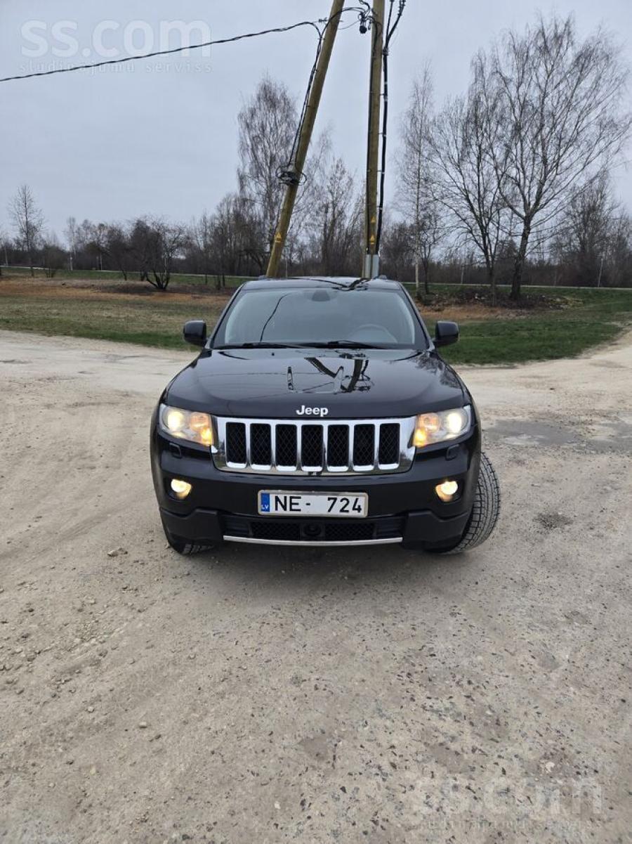Black Jeep Grand Cherokee 2012 in Riga, with an engine capacity of 3.00 L and mileage of 318 thousand km for 9500 €, photo 1 on AUTOMOTO.COM.LV