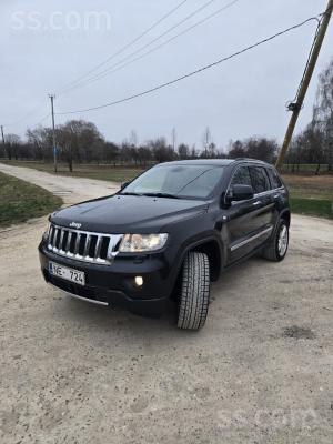 Black Jeep Grand Cherokee 2012 in Riga, with an engine capacity of 3.00 L and mileage of 318 thousand km for 9500 €, photo 5 on AUTOMOTO.COM.LV