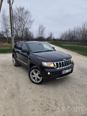 Black Jeep Grand Cherokee 2012 in Riga, with an engine capacity of 3.00 L and mileage of 318 thousand km for 9500 €, photo 6 on AUTOMOTO.COM.LV