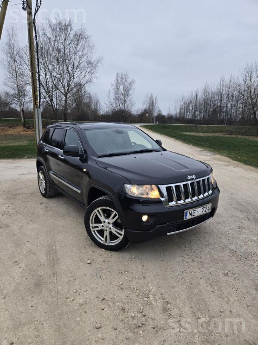 Black Jeep Grand Cherokee 2012 in Riga, with an engine capacity of 3.00 L and mileage of 318 thousand km for 9500 €, photo 6 on AUTOMOTO.COM.LV