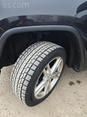 Black Jeep Grand Cherokee 2012 in Riga, with an engine capacity of 3.00 L and mileage of 318 thousand km for 9500 €, photo 9 on AUTOMOTO.COM.LV