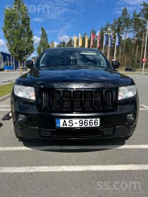 Melns Jeep Grand Cherokee 2012 Rīga, ar dzinēja tilpumu 3.00 L un nobraukumu 178 tūkst. km par 10650 €, foto  vietnē AUTOMOTO.COM.LV