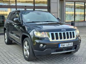 Black Jeep Grand Cherokee 2012 in Riga, with an engine capacity of 3.00 L and mileage of 260 thousand km for 8950 €, photo 3 on AUTOMOTO.COM.LV