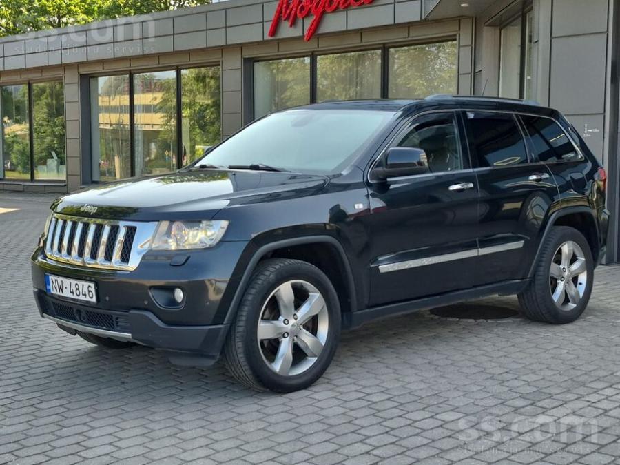 Black Jeep Grand Cherokee 2012 in Riga, with an engine capacity of 3.00 L and mileage of 260 thousand km for 8950 €, photo 4 on AUTOMOTO.COM.LV