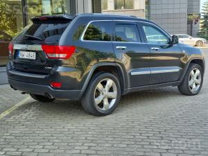 Black Jeep Grand Cherokee 2012 in Riga, with an engine capacity of 3.00 L and mileage of 260 thousand km for 8950 €, photo 8 on AUTOMOTO.COM.LV