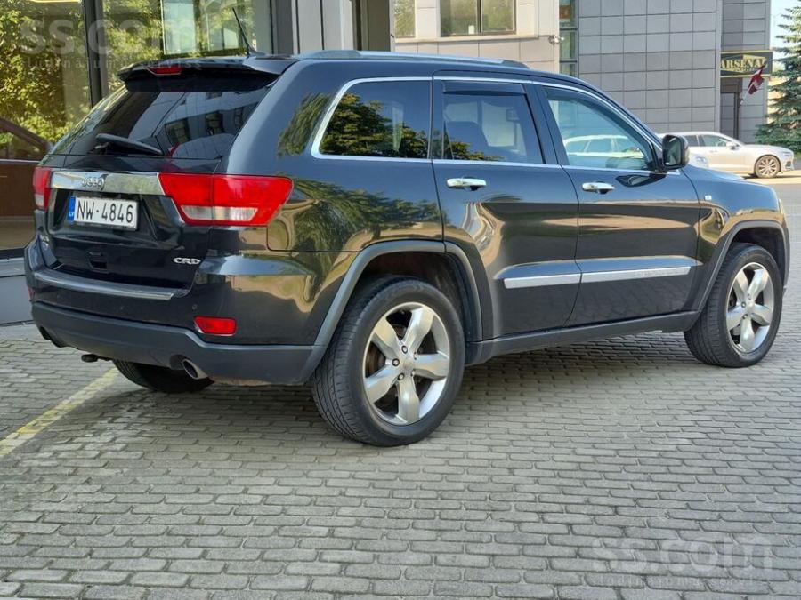 Black Jeep Grand Cherokee 2012 in Riga, with an engine capacity of 3.00 L and mileage of 260 thousand km for 8950 €, photo 8 on AUTOMOTO.COM.LV