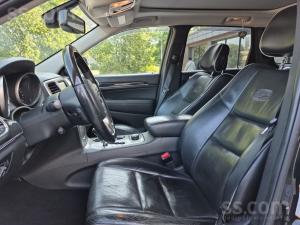 Black Jeep Grand Cherokee 2012 in Riga, with an engine capacity of 3.00 L and mileage of 260 thousand km for 8950 €, photo 11 on AUTOMOTO.COM.LV