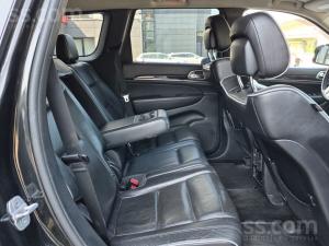 Black Jeep Grand Cherokee 2012 in Riga, with an engine capacity of 3.00 L and mileage of 260 thousand km for 8950 €, photo 14 on AUTOMOTO.COM.LV