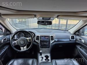 Black Jeep Grand Cherokee 2012 in Riga, with an engine capacity of 3.00 L and mileage of 260 thousand km for 8950 €, photo 15 on AUTOMOTO.COM.LV