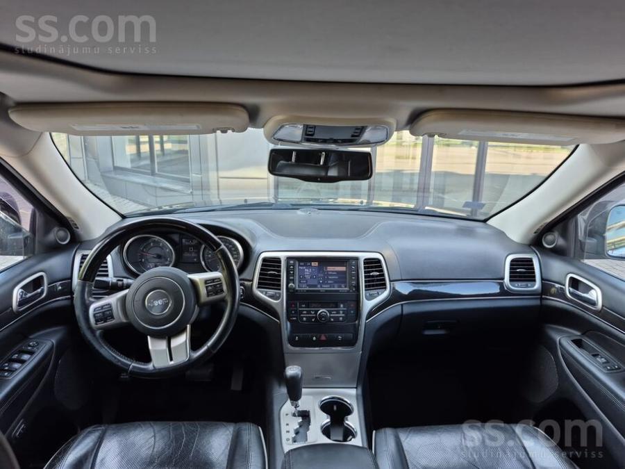 Black Jeep Grand Cherokee 2012 in Riga, with an engine capacity of 3.00 L and mileage of 260 thousand km for 8950 €, photo 15 on AUTOMOTO.COM.LV