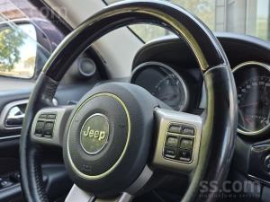 Black Jeep Grand Cherokee 2012 in Riga, with an engine capacity of 3.00 L and mileage of 260 thousand km for 8950 €, photo 16 on AUTOMOTO.COM.LV