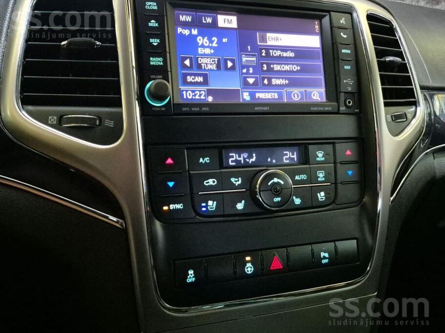 Black Jeep Grand Cherokee 2012 in Riga, with an engine capacity of 3.00 L and mileage of 260 thousand km for 8950 €, photo 22 on AUTOMOTO.COM.LV