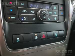 Black Jeep Grand Cherokee 2012 in Riga, with an engine capacity of 3.00 L and mileage of 260 thousand km for 8950 €, photo 23 on AUTOMOTO.COM.LV