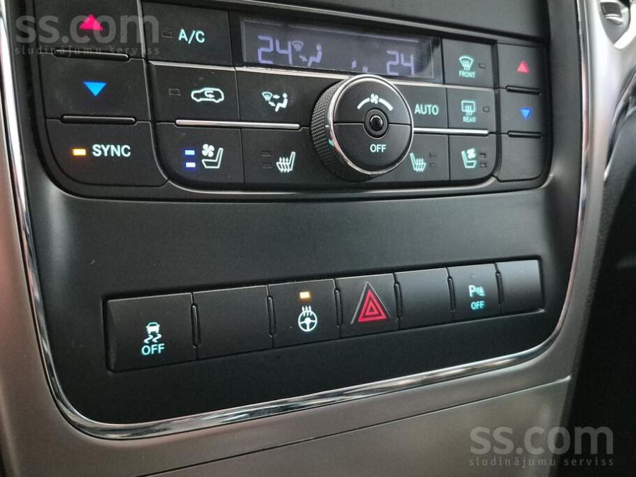 Black Jeep Grand Cherokee 2012 in Riga, with an engine capacity of 3.00 L and mileage of 260 thousand km for 8950 €, photo 23 on AUTOMOTO.COM.LV