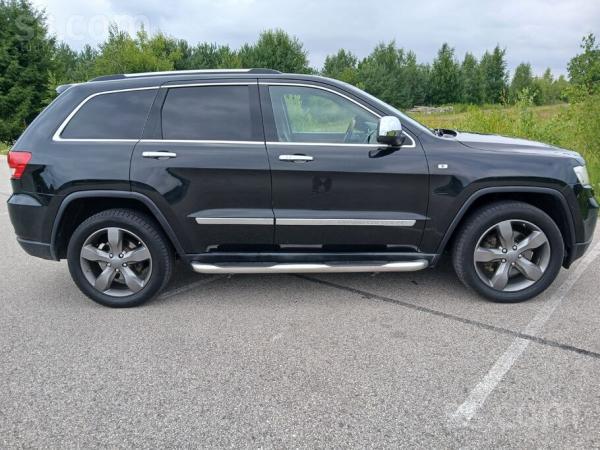 Black Jeep Grand Cherokee 2012 in Riga, with an engine capacity of 3.00 L and mileage of 257 thousand km for 11350 €, photo 2 on AUTOMOTO.COM.LV