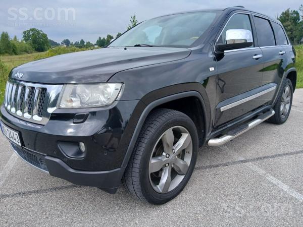 Black Jeep Grand Cherokee 2012 in Riga, with an engine capacity of 3.00 L and mileage of 257 thousand km for 11350 €, photo 4 on AUTOMOTO.COM.LV