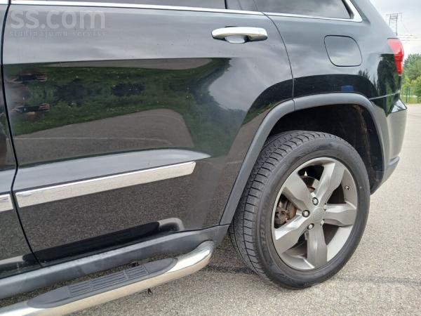 Black Jeep Grand Cherokee 2012 in Riga, with an engine capacity of 3.00 L and mileage of 257 thousand km for 11350 €, photo 10 on AUTOMOTO.COM.LV